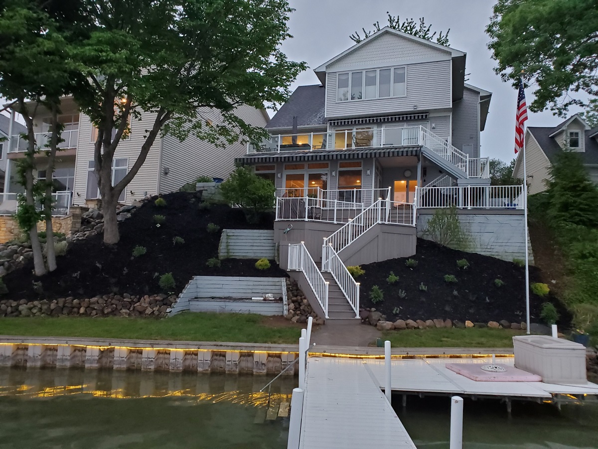 Lakeside custom deck builders for access and enjoyment.