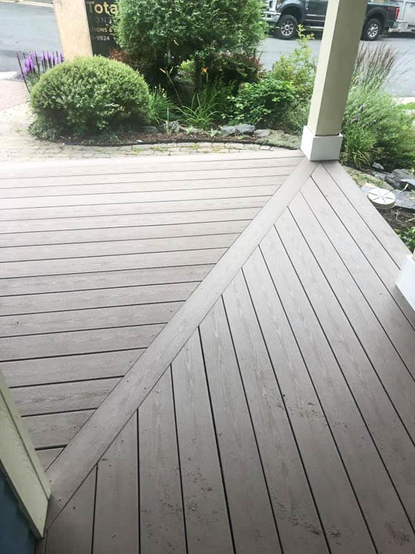 Composite & Vinyl (PVC) Decks