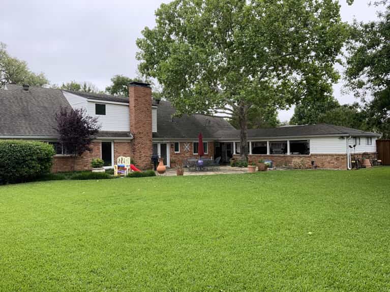This Dallas Backyard Serves As A Blank Canvas For Outdoor Entertaining ...