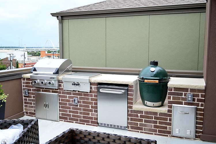 This Modern Dallas TX Rooftop Kitchen Takes Outdoor Living to New ...