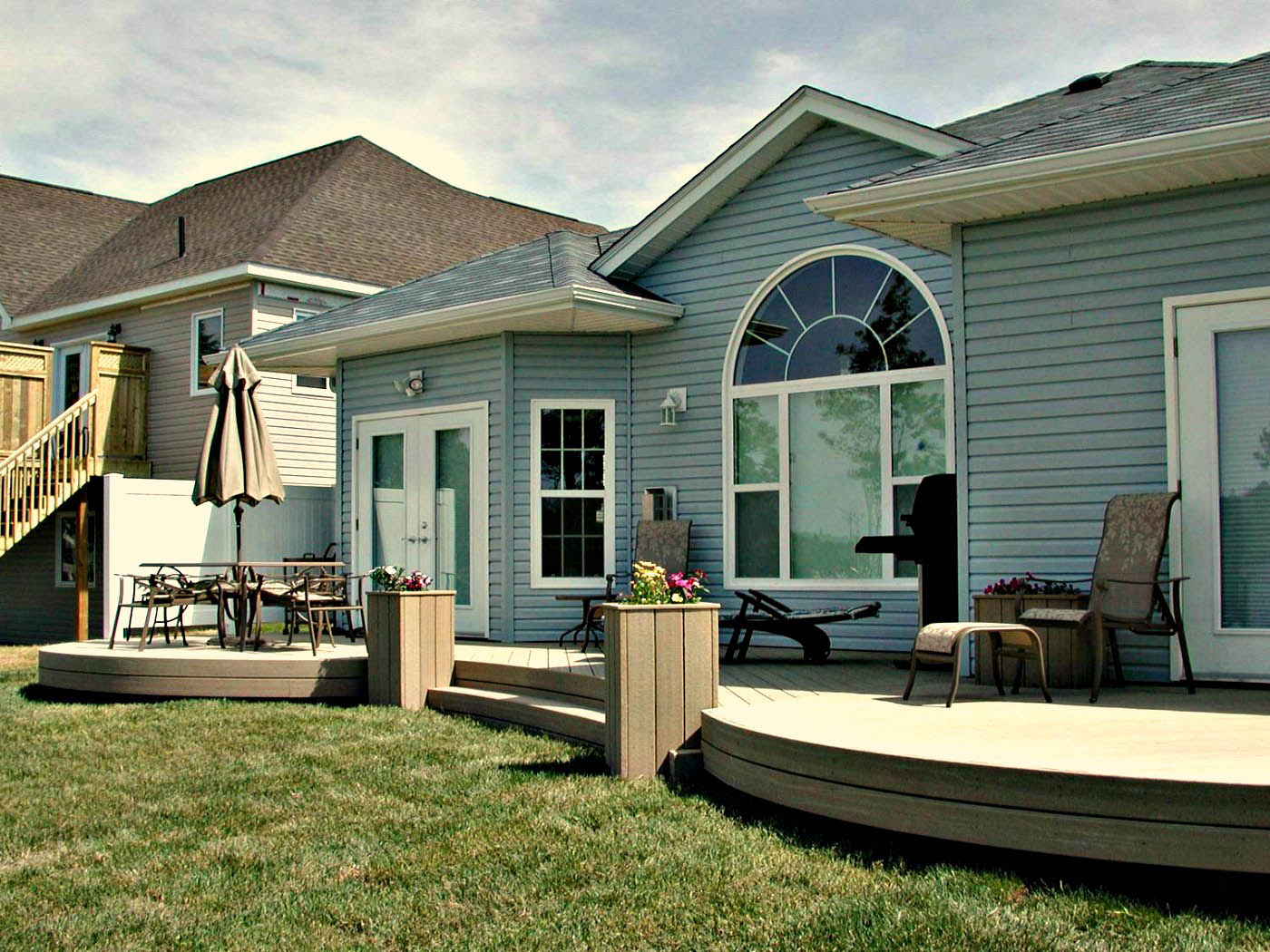 Composite & Vinyl (PVC) Decks