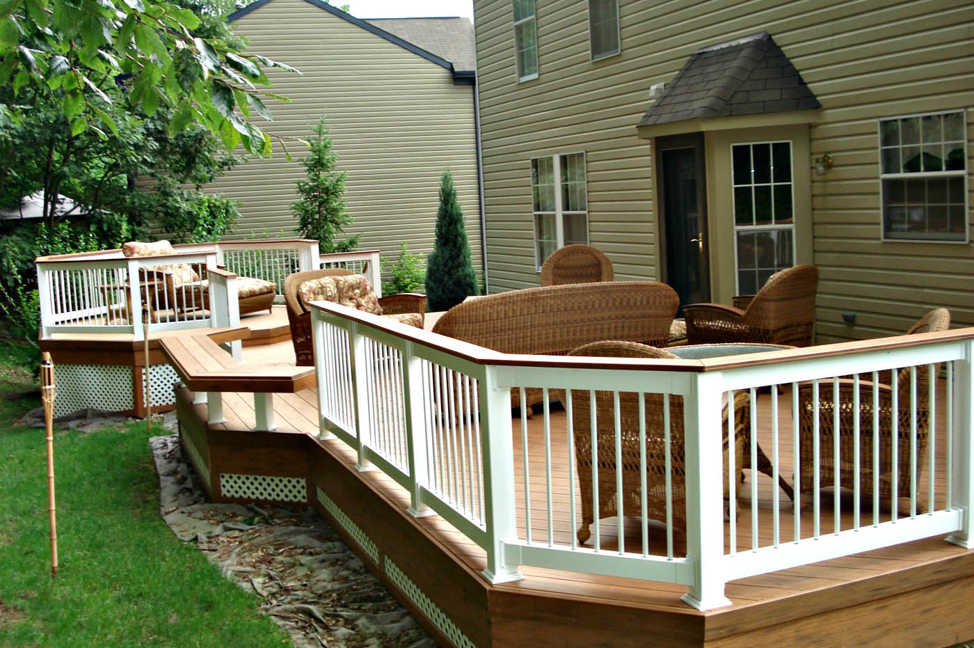 Composite & Vinyl (PVC) Decks