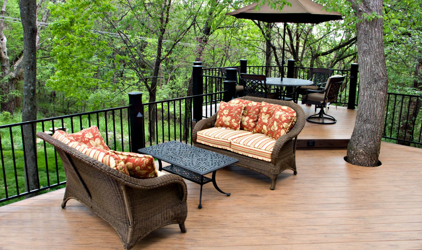 Composite & Vinyl (PVC) Decks